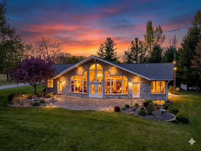 N5190 Treganza Dr, New Lisbon, WI 53950