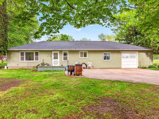 N5121 36th Dr, Fremont, WI 54940