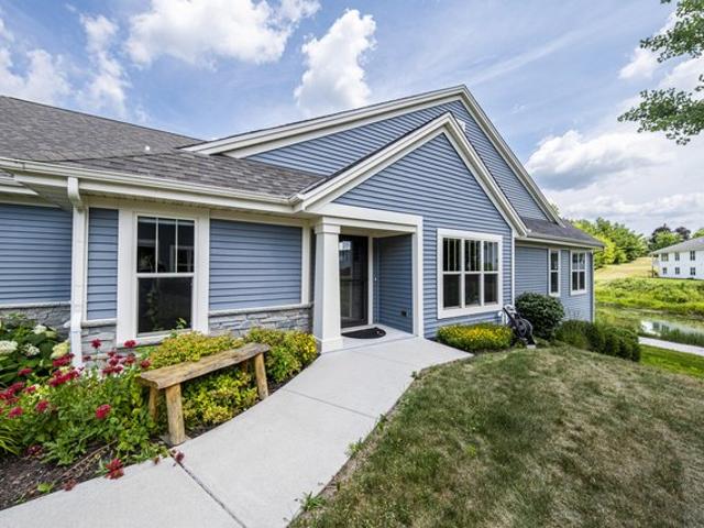 N54W35199 Coastal Ave Unit 42 02, Oconomowoc, WI 53066