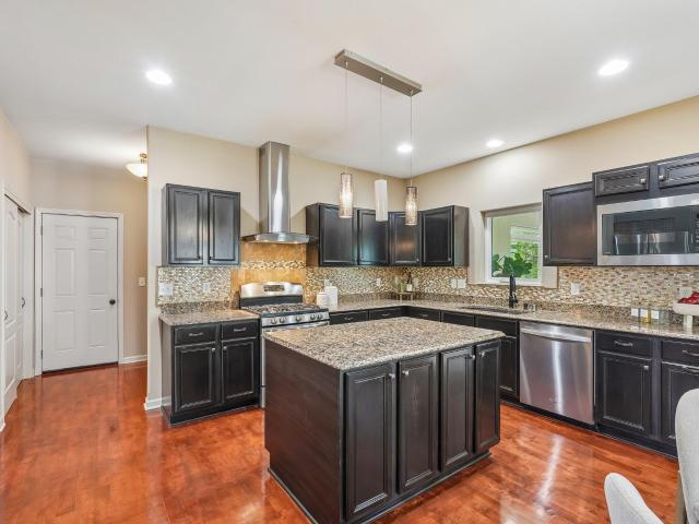 N55W20970 Carters Crossing Cir