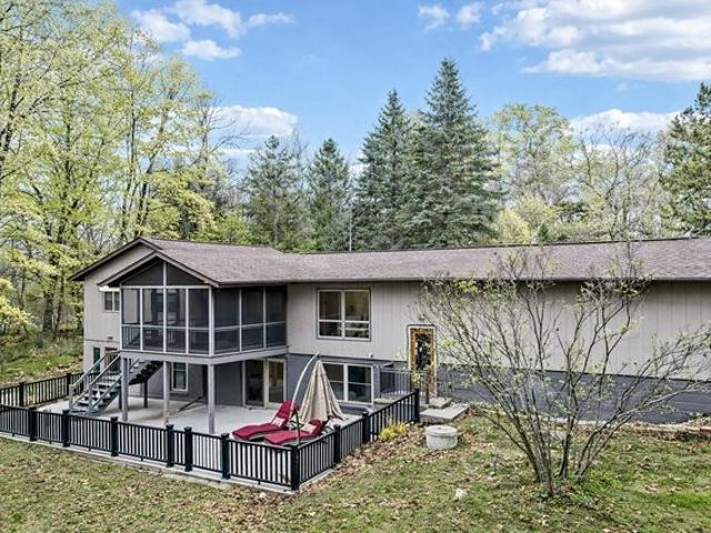 N5630 Thunderbird Rd, Portage, WI 53901