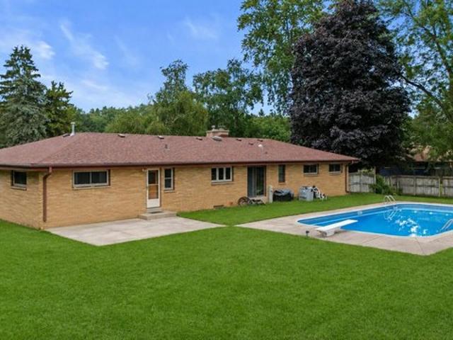 N56W15799 Bette Dr, Menomonee Falls, WI 53051