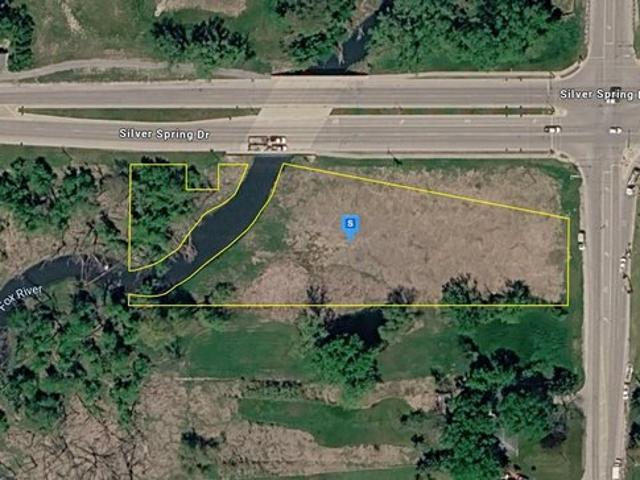 N56W20225 Silver Spring Dr, Menomonee Falls, WI 53051