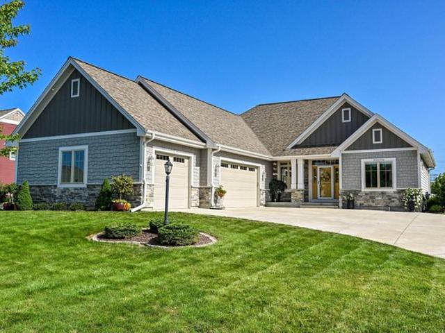 N57W19704 Holly Ct, Menomonee Falls, WI 53051