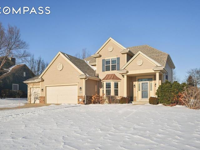N57W24444 Falcon Ct, Sussex, WI
