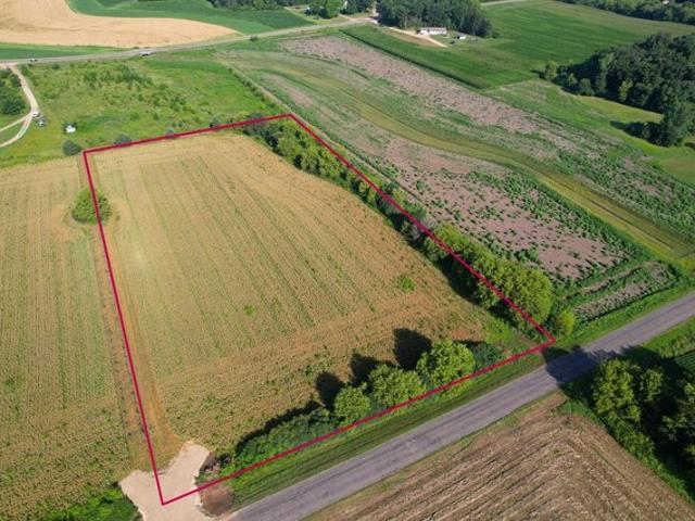 N5877 1 th St, Ellsworth, WI 54011