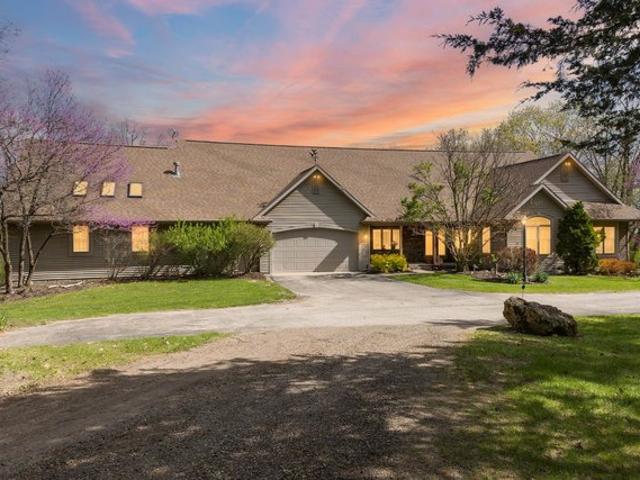 N6130 Honeysuckle Ln, Green Lake, WI 54941