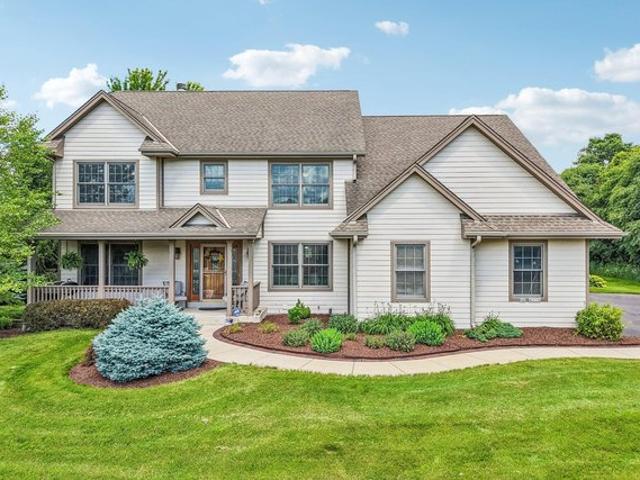 N63W27176 Maple St, Merton, WI 53089