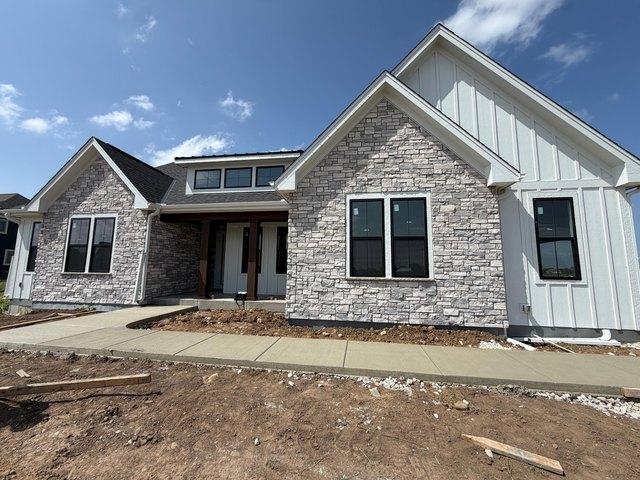 N63W35852 Frederick Dr, Oconomowoc, WI 53066
