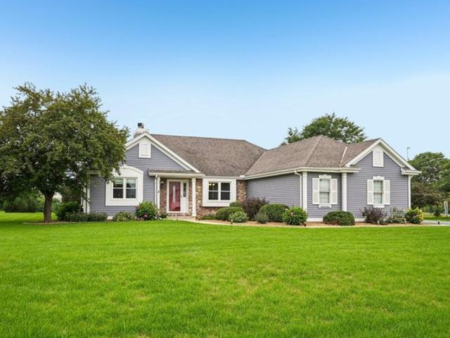 N64W13863 Cobblestone Dr, Menomonee Falls, WI 53051