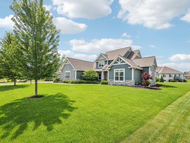 N66W15730 Fox Meadow Dr, Menomonee Falls, WI 53051