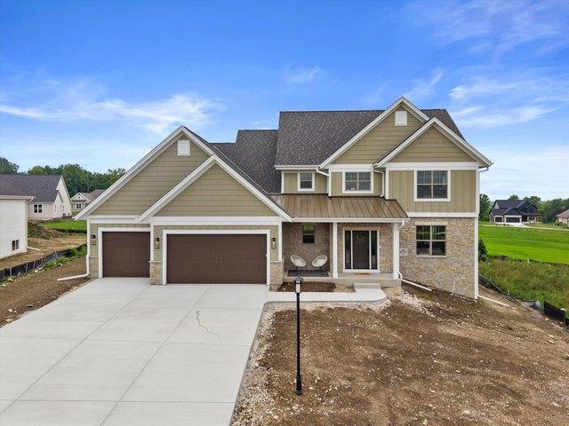 N66W21349 Sweet Clover Ln, Menomonee Falls, WI 53051