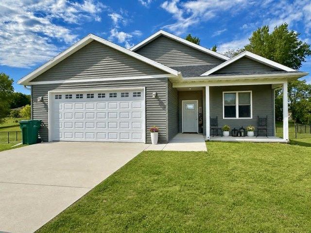 N6736 Clover Ln, Pardeeville, WI 53954