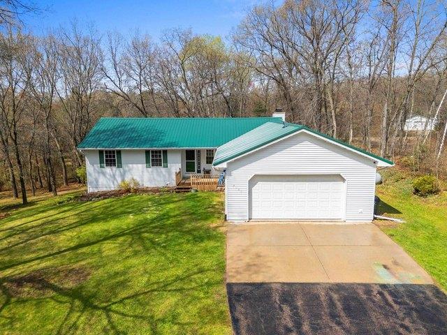 N7163 Cozy Oaks Cir, Shawano, WI 54166