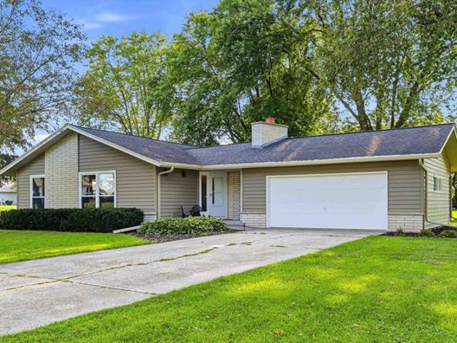 N7104 Leonard Dr, Fond du Lac, WI 54935