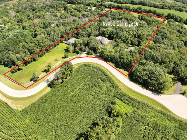 N7450 Carriage Dr, Troy, WI 53121 | MLS #1932