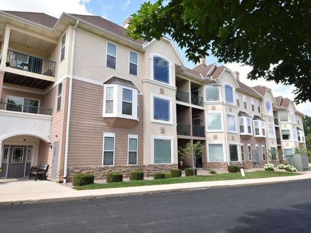 N74W13737 Appleton Ave Unit 316, Menomonee Falls, WI 53051
