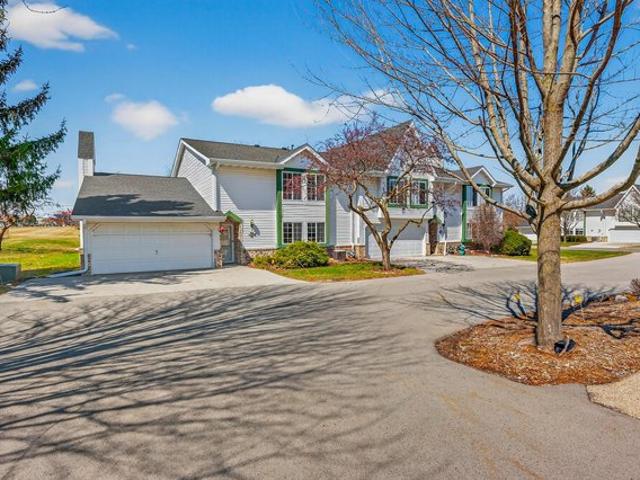 N74W23475 Water Tower Ct Apt E2, Sussex, WI 53089