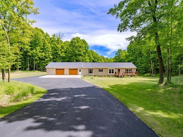 N7502 Hummingbird Rd, Eland, WI 54427
