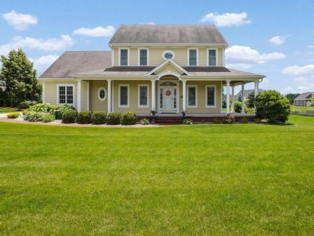 N75W24615 Overland Rd, Sussex, WI 53089