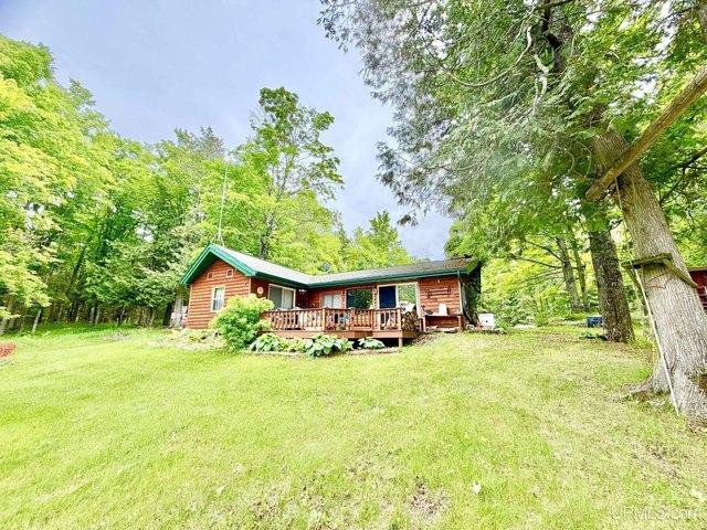 N7667 Camp Three Rd, Hardwood, MI 49834