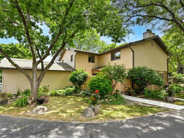 N76W14619 Fairfield Ct, Unit A