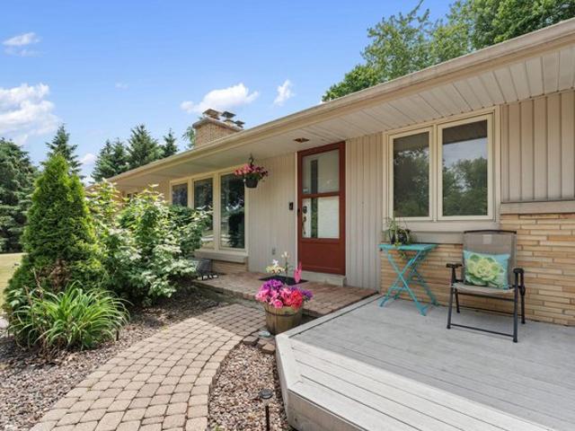 N76W14321 Lari Lou Dr, Menomonee Falls, WI 53051