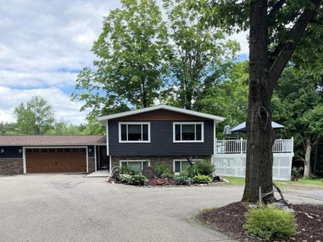 N7826 4th St, Eland, WI 54427