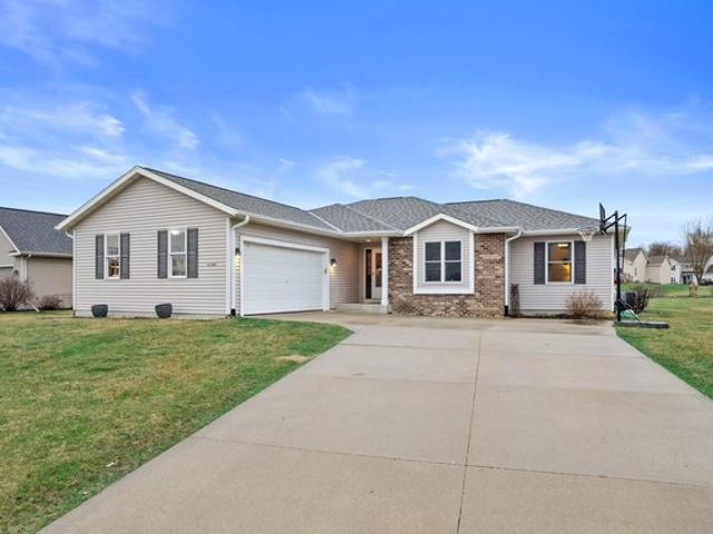 N7996 Woody Ln, Ixonia, WI 53036