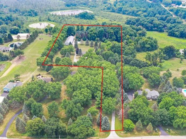 N79W34857 Petersen Rd, Oconomowoc, WI 53066