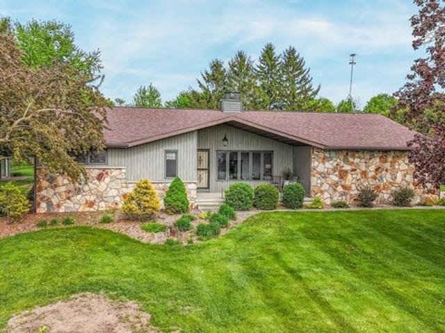 N8060 Maass Rd, Seymour, WI 54165