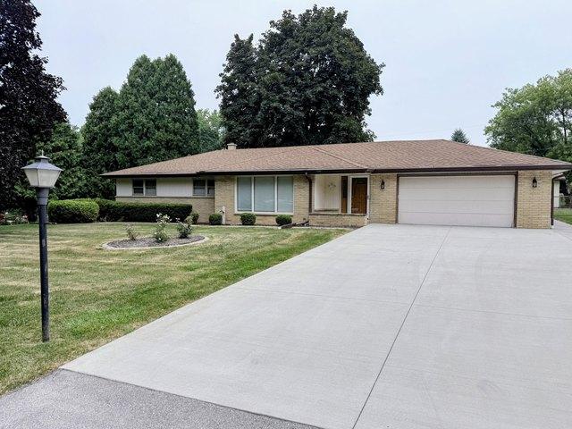 N81W15328 Hilltop Dr, Menomonee Falls, WI 53051
