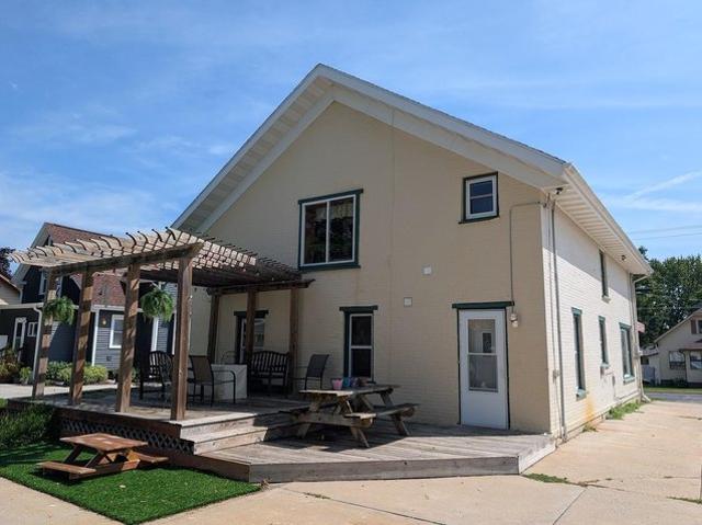 N8331 North St, Ixonia, WI 53036