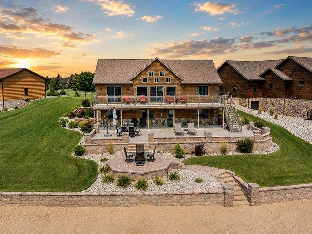 N8474 White Sand Ct, New Lisbon, WI 53950