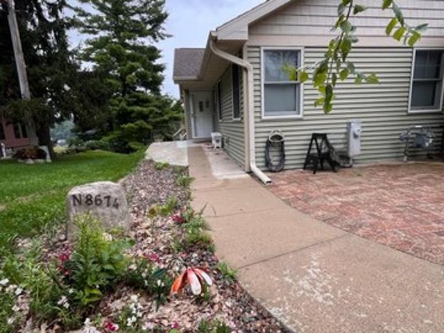 N8674 Wilmers Grove Rd, East Troy, WI 53120