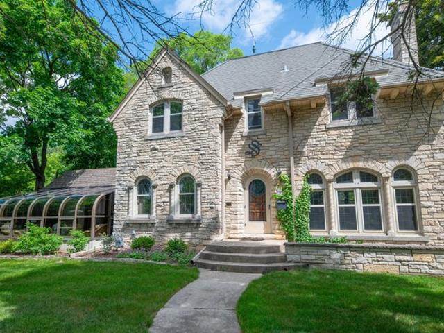 N87W15714 Kenwood Blvd, Menomonee Falls, WI 53051