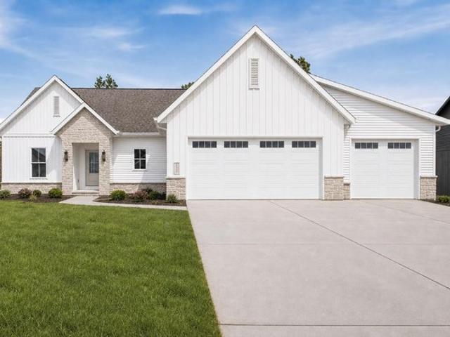 N8844 Galway Ln, Menasha, WI 54952