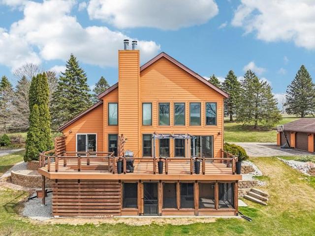 N8863 Jefferson Rd, Watertown, WI 53094