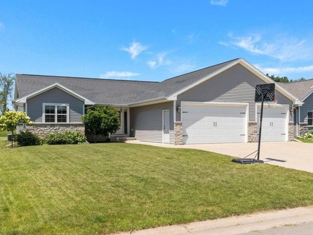 N8973 Spring Valley Rd, Menasha, WI 54952