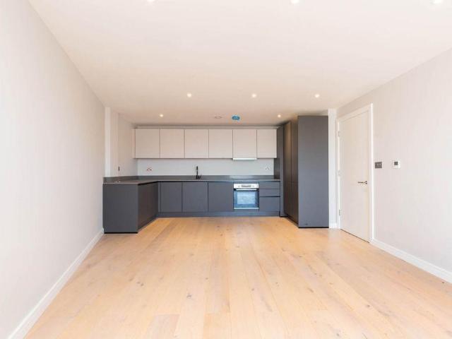 N8 2 bed apartment to rent £2,799 pcm £646 pw