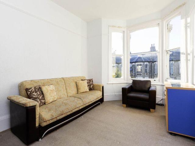 N8 3 bed apartment to rent £2,600 pcm £600 pw