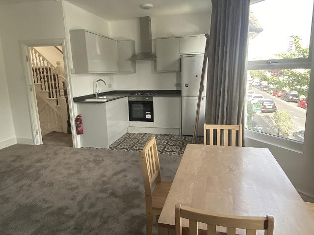 N8, TURNPIKE LANE 3 BEDROOM FLAT