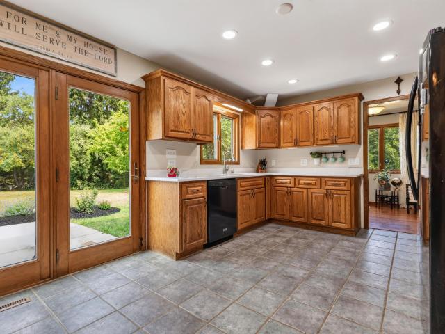 N8W27232 Woodridge Ln