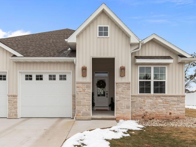 N9046 Southtowne Dr, Menasha, WI 54952 | MLS #50321 | Compass