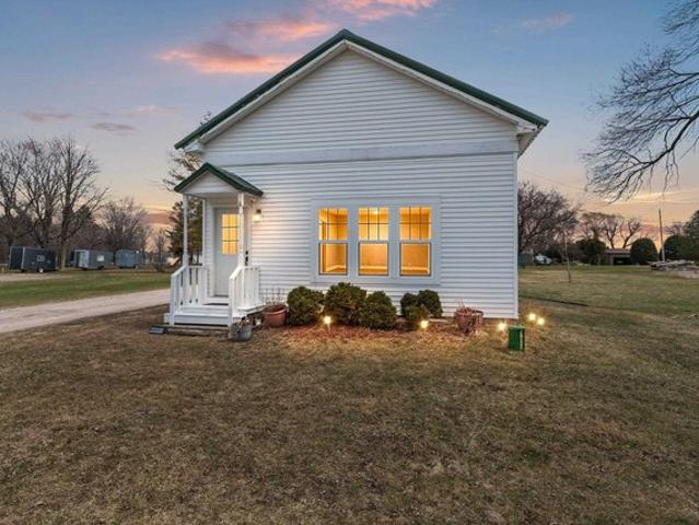 N9003 Lakeshore Dr, Van Dyne, WI 54979
