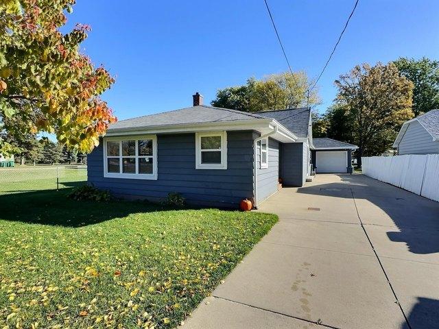 N9017 Lakeshore Dr, Van Dyne, WI 54979