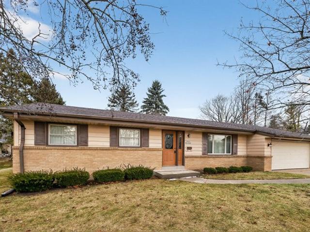N90W18248 Lambs Ln, Menomonee Falls, WI 53051