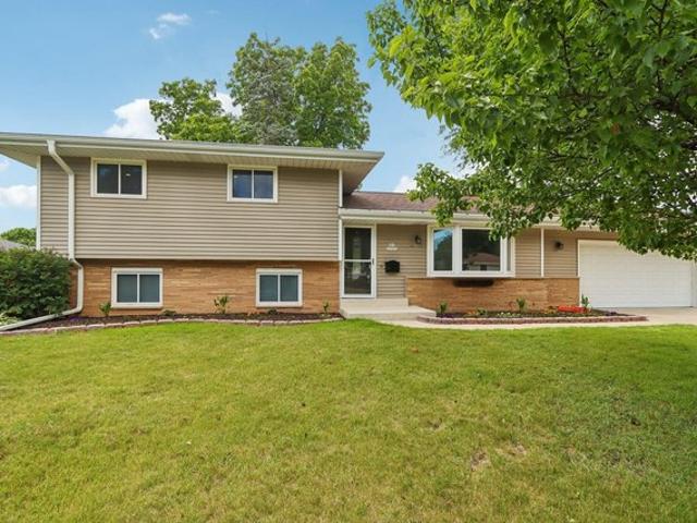 N91W17573 Saint Regis St, Menomonee Falls, WI 53051