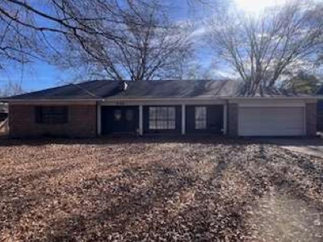 N Macarthur Cir