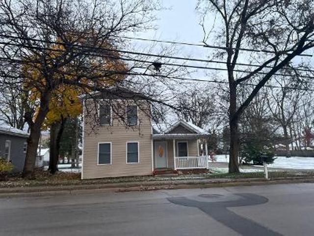 N Main St